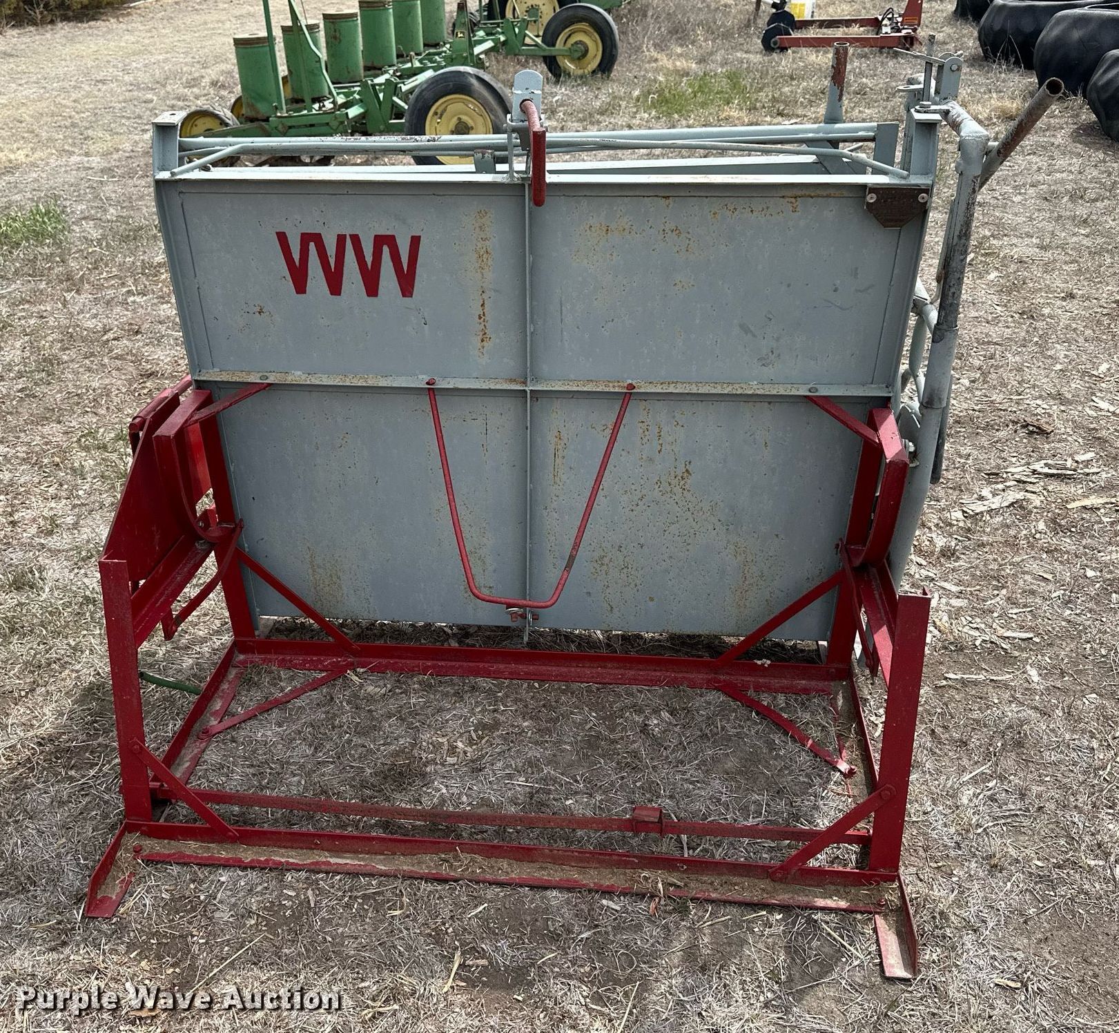 WW calf table in Russell, KS | Item KL9140 sold | Purple Wave