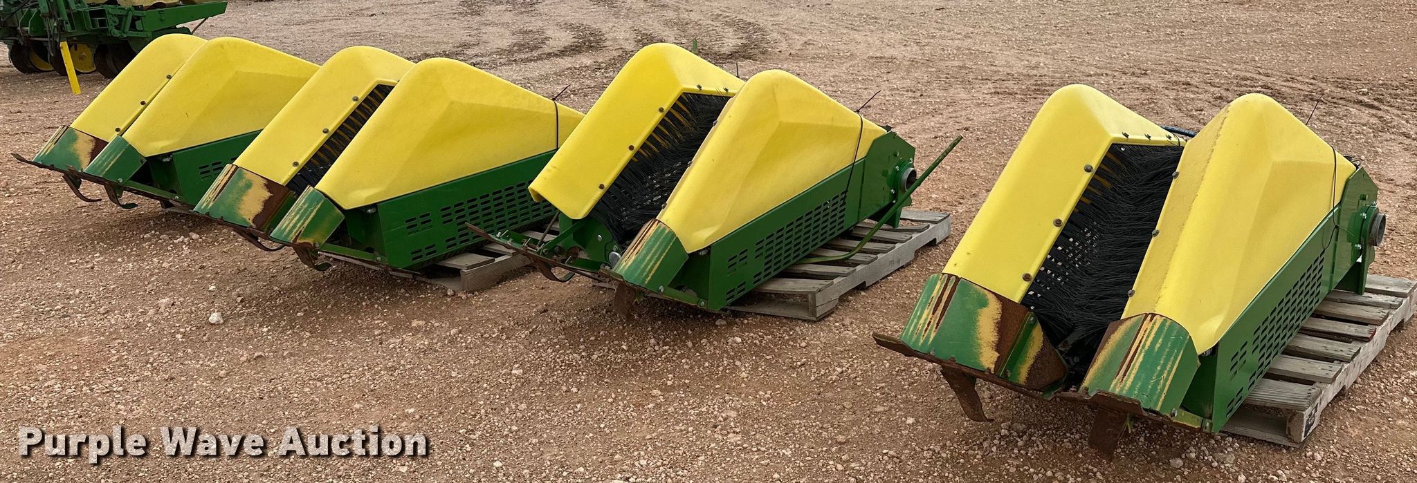 (4) John Deere cotton stripper row units in Wildorado, TX | Item LR9751 ...
