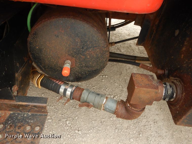 1997 International 4900 dump truck in Minneapolis, KS | Item DK1823 sold | Purple Wave