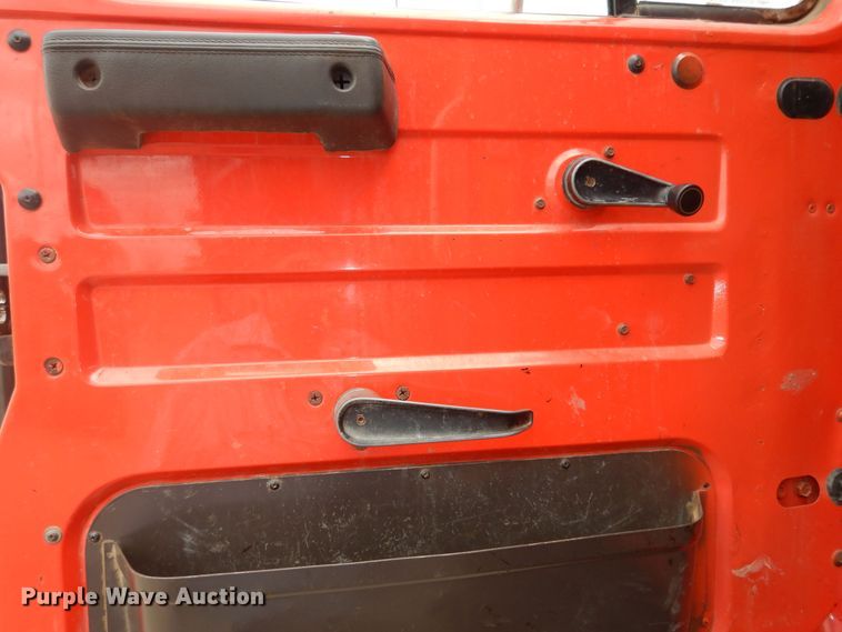 1997 International 4900 dump truck in Minneapolis, KS | Item DK1823 sold | Purple Wave