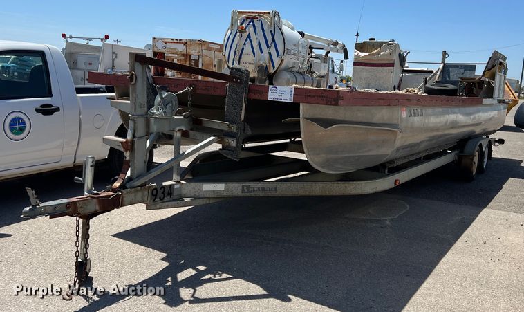 1990 Pontoon boat in Lawton, OK | Item DN4612 sold | Purple Wave