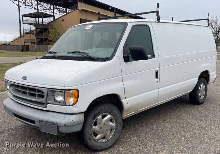 2000 Ford Econoline E150 van in Hutchinson, KS | Item MS9684 sold | Purple Wave
