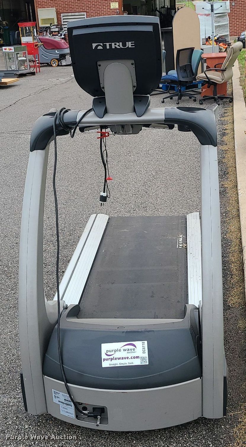 True CS800 treadmill in North Kansas City, MO | Item DC6118 for sale ...