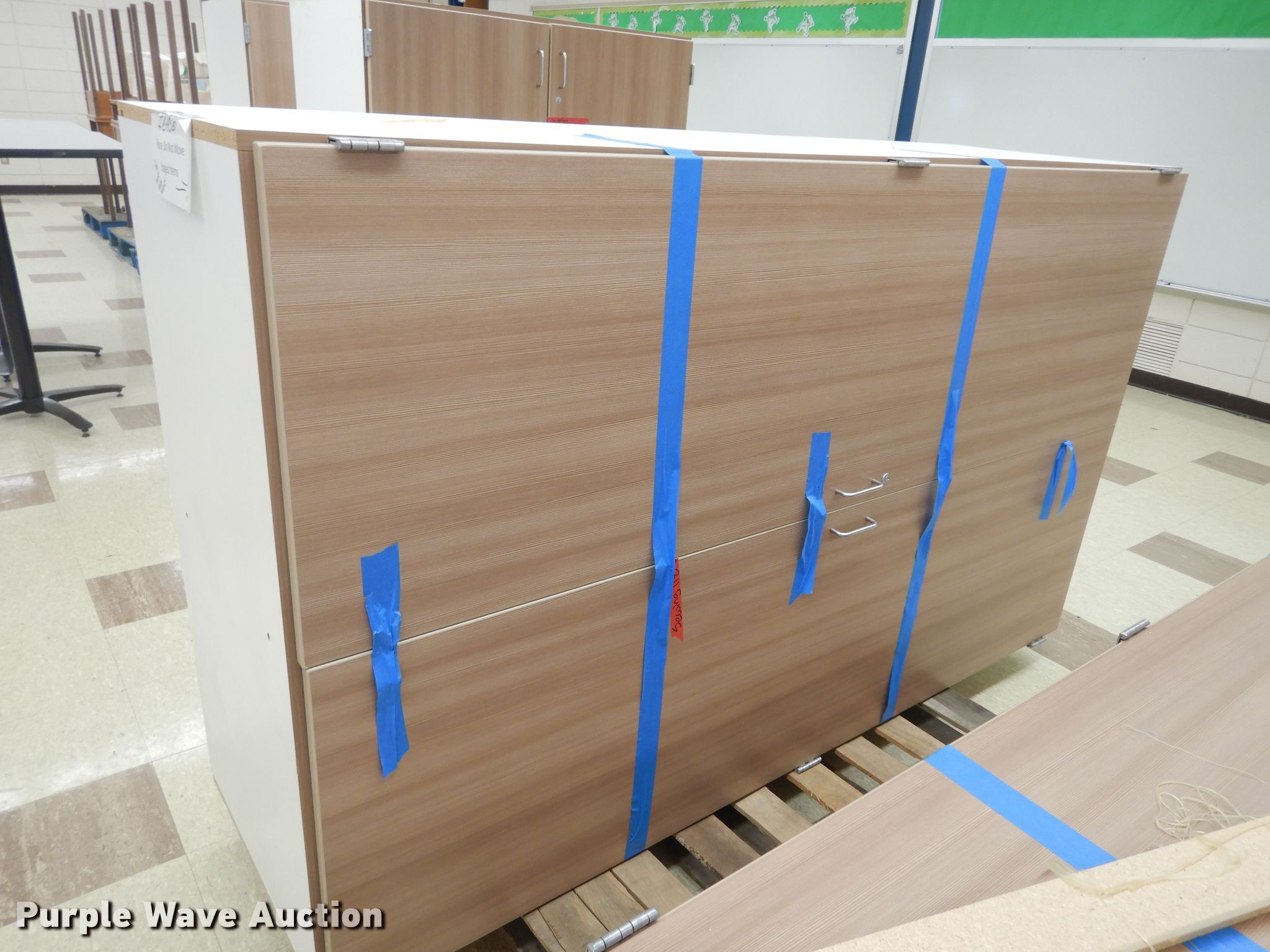 (2) cabinets in Overland Park, KS | Item IB9952 sold | Purple Wave