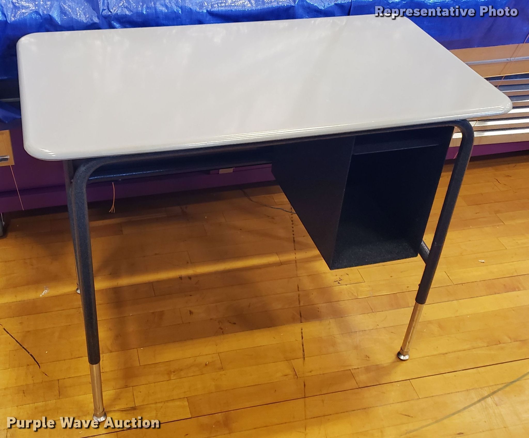 (50) desks in Spring Hill, KS | Item IB9993 sold | Purple Wave