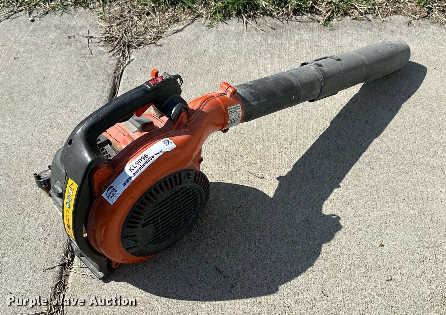 2017 Husqvarna 525BX leaf blower in Riley, KS | Item KL9096 sold ...