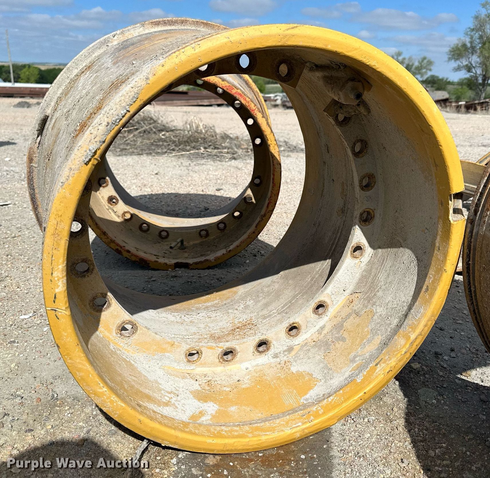 (4) Caterpillar wheels in Phillipsburg, KS | Item KL9102 sold | Purple Wave