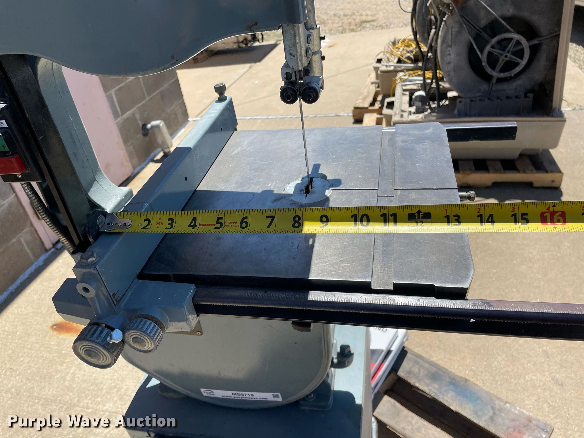 Delta bandsaw in Ellsworth , KS | Item MS9719 sold | Purple Wave