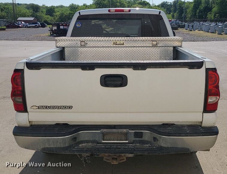 2006 Chevrolet Silverado 1500 Ext. Cab pickup truck in Sedalia, MO | Item DC6089 sold | Purple Wave