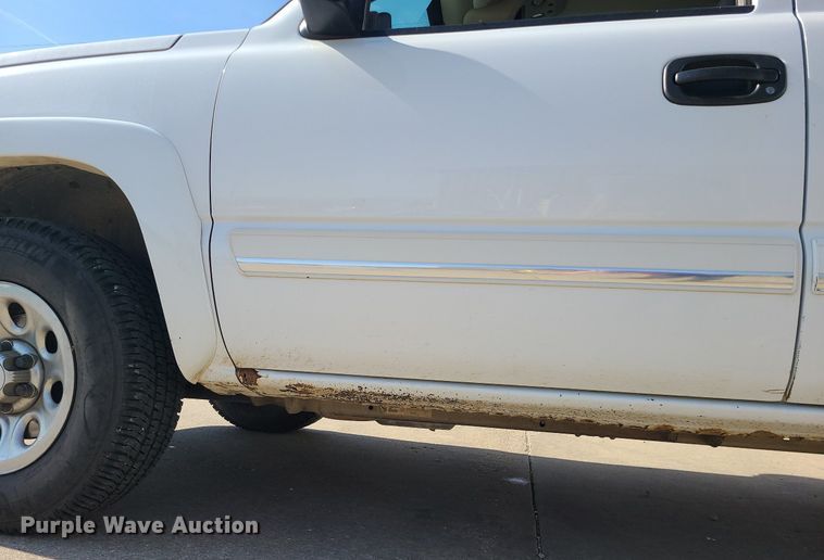 2006 Chevrolet Silverado 1500 Ext. Cab pickup truck in Sedalia, MO | Item DC6089 sold | Purple Wave