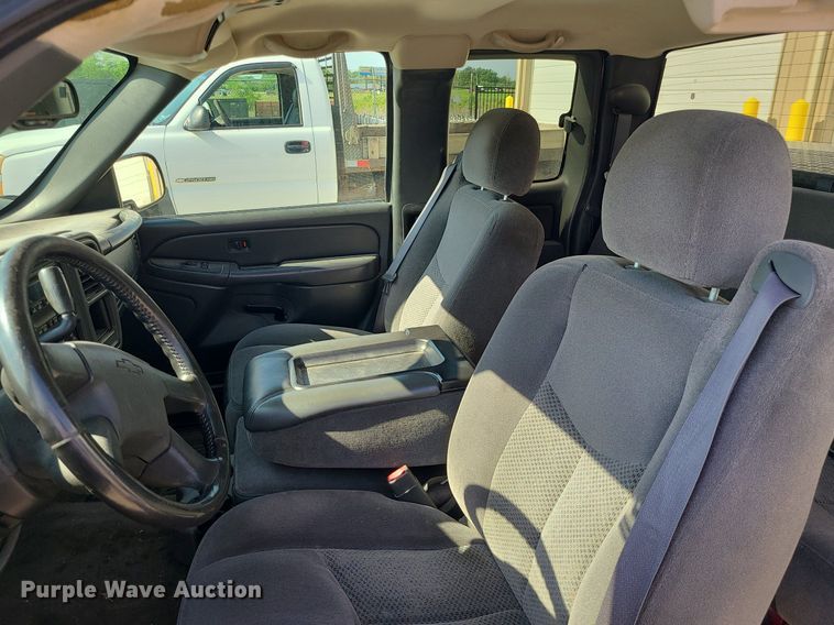 2006 Chevrolet Silverado 1500 Ext. Cab pickup truck in Sedalia, MO | Item DC6089 sold | Purple Wave