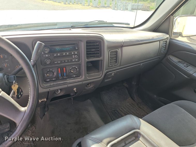 2006 Chevrolet Silverado 1500 Ext. Cab pickup truck in Sedalia, MO | Item DC6089 sold | Purple Wave