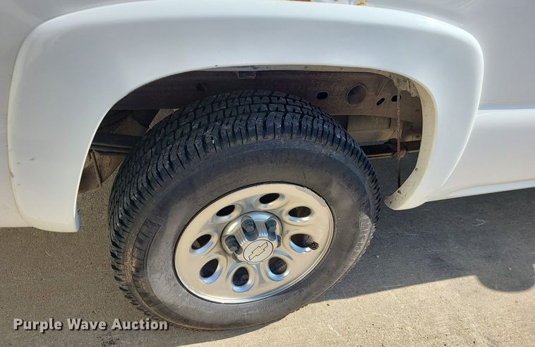 2006 Chevrolet Silverado 1500 Ext. Cab pickup truck in Sedalia, MO | Item DC6089 sold | Purple Wave