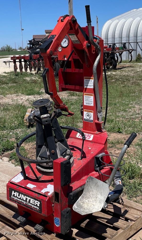 Hunter Engineering TC325 tire machine in Lyons, KS | Item MS9742 sold ...
