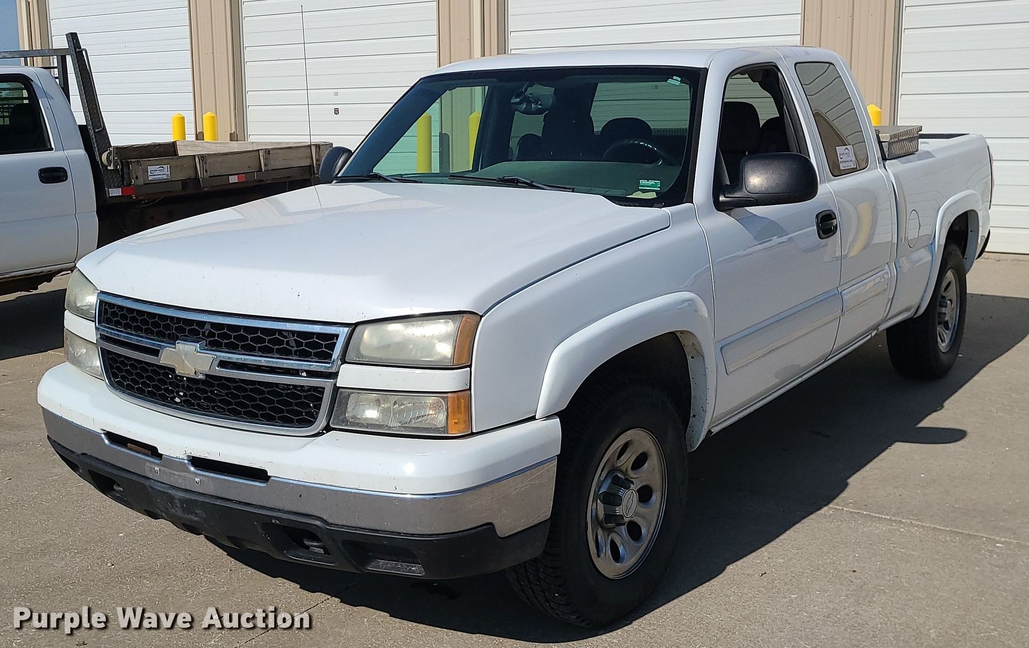 2006 Chevrolet Silverado 1500 Ext. Cab pickup truck in Sedalia, MO | Item DC6089 sold | Purple Wave