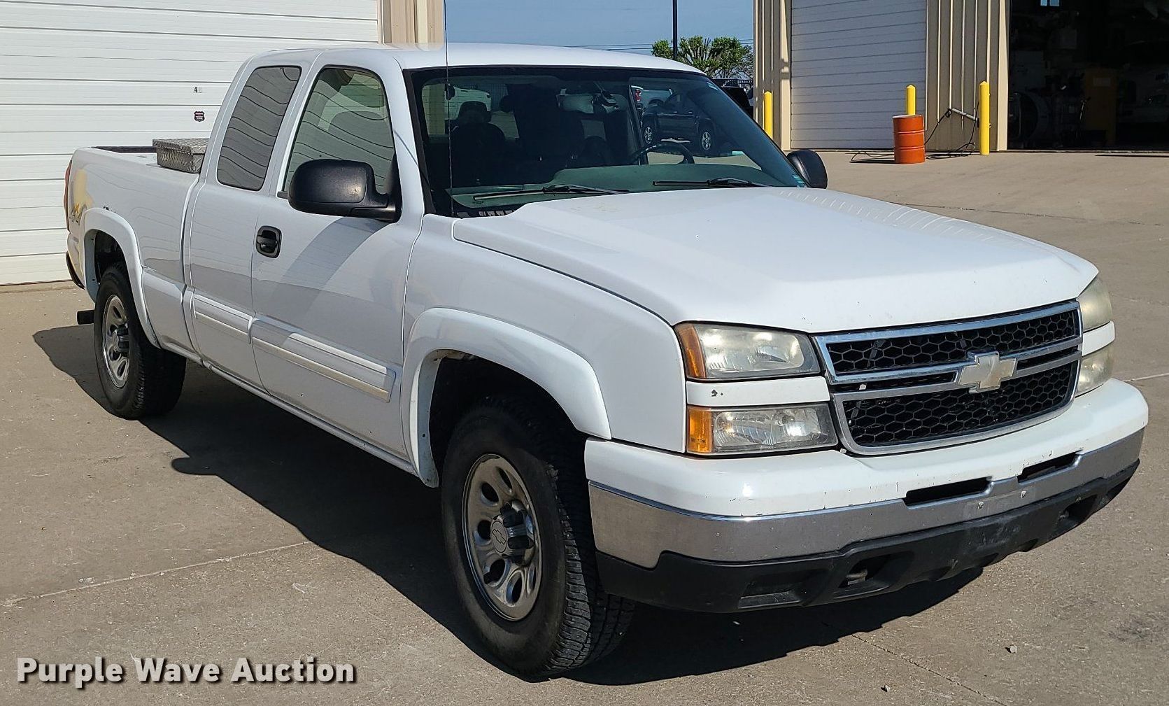 2006 Chevrolet Silverado 1500 Ext. Cab pickup truck in Sedalia, MO | Item DC6089 sold | Purple Wave