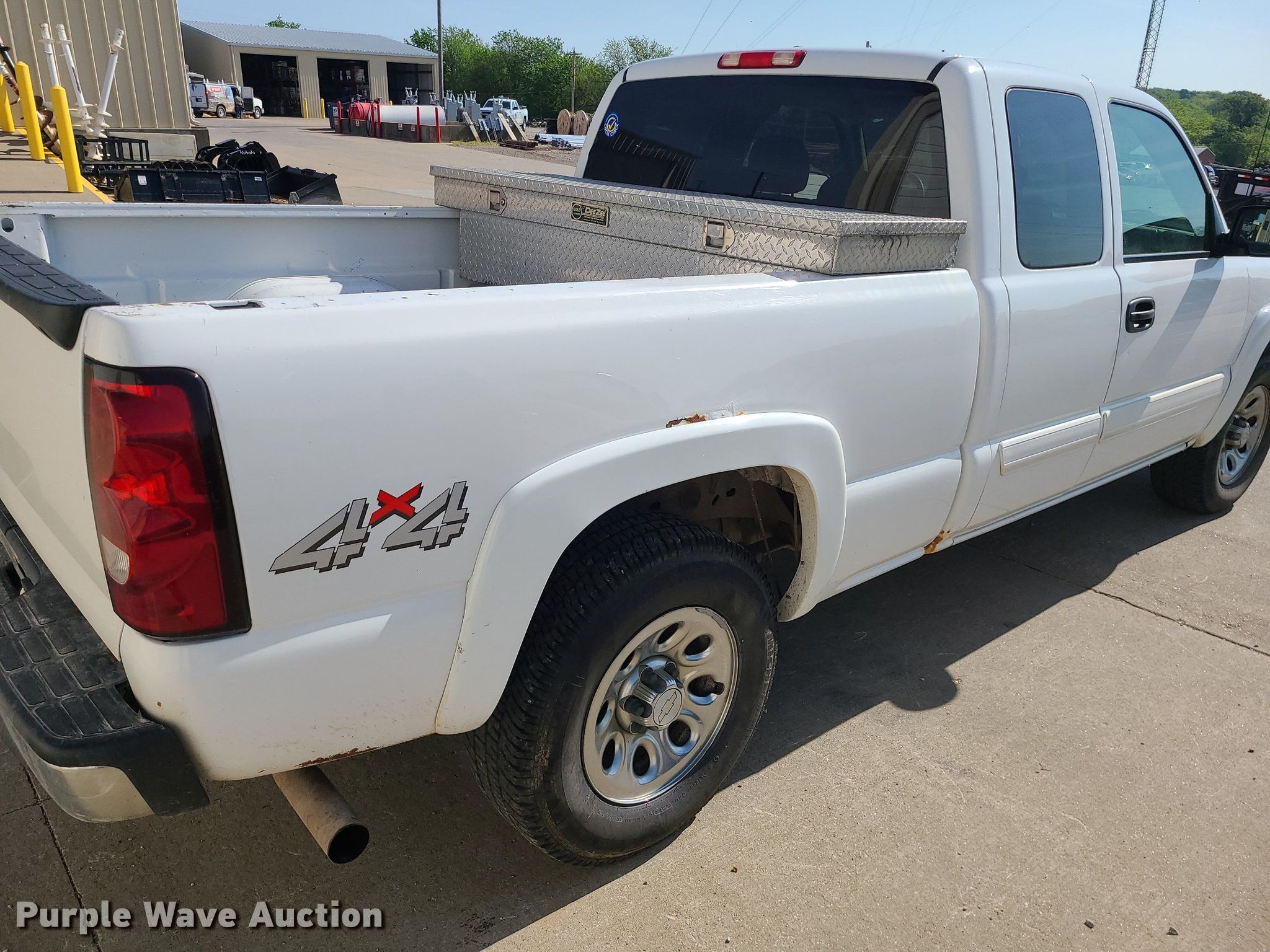 2006 Chevrolet Silverado 1500 Ext. Cab pickup truck in Sedalia, MO | Item DC6089 sold | Purple Wave