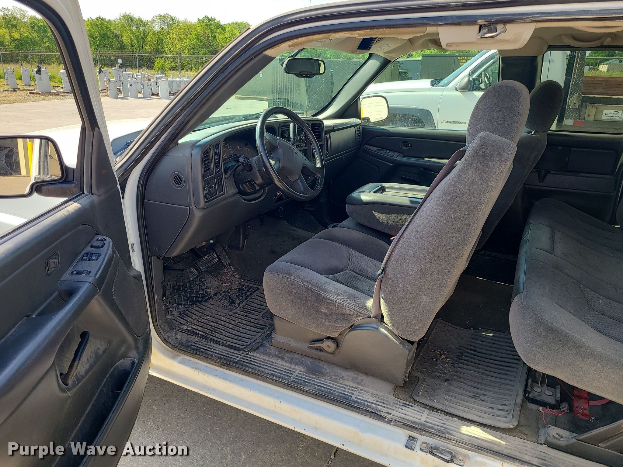 2006 Chevrolet Silverado 1500 Ext. Cab pickup truck in Sedalia, MO | Item DC6089 sold | Purple Wave