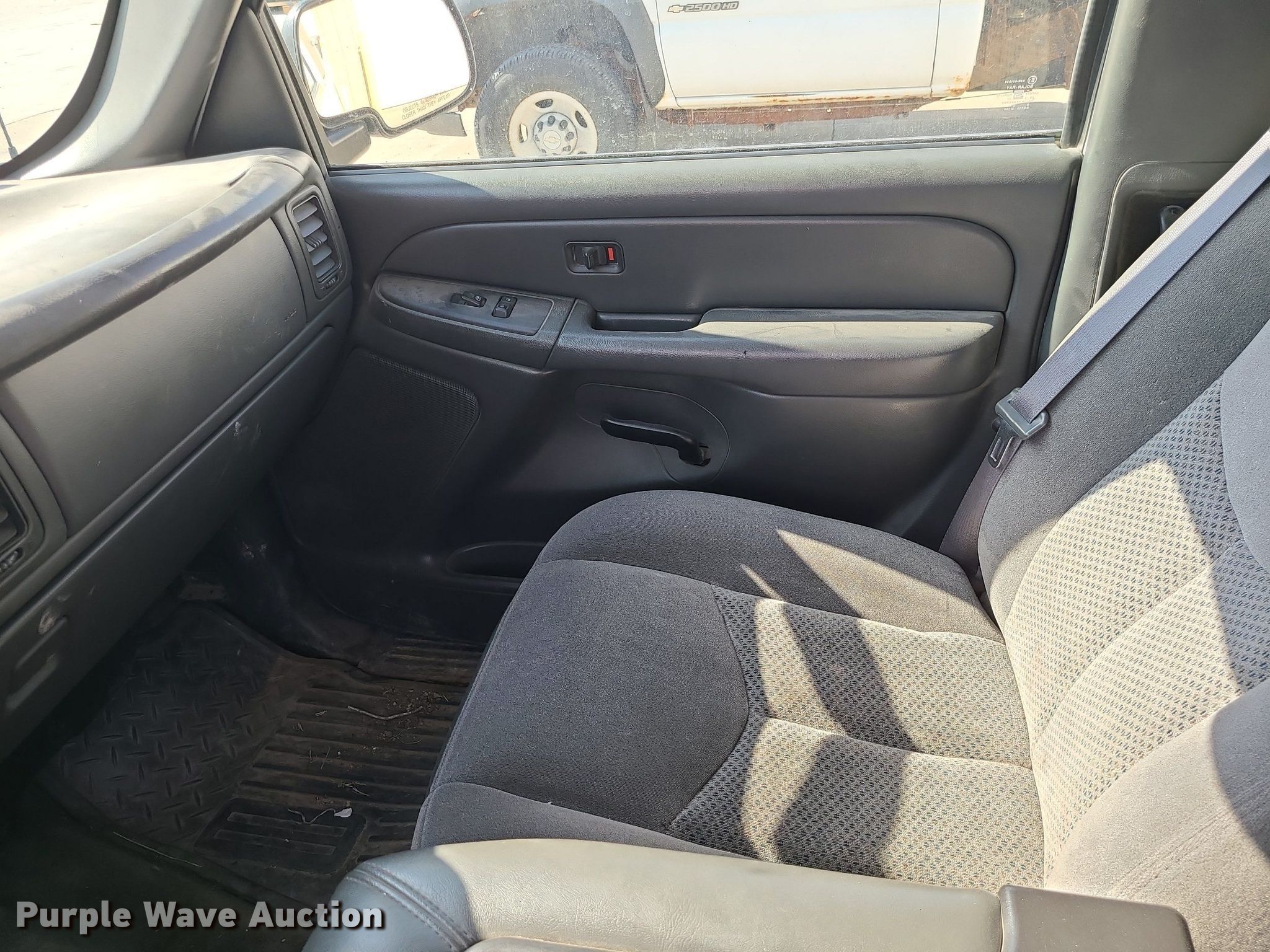 2006 Chevrolet Silverado 1500 Ext. Cab pickup truck in Sedalia, MO | Item DC6089 sold | Purple Wave