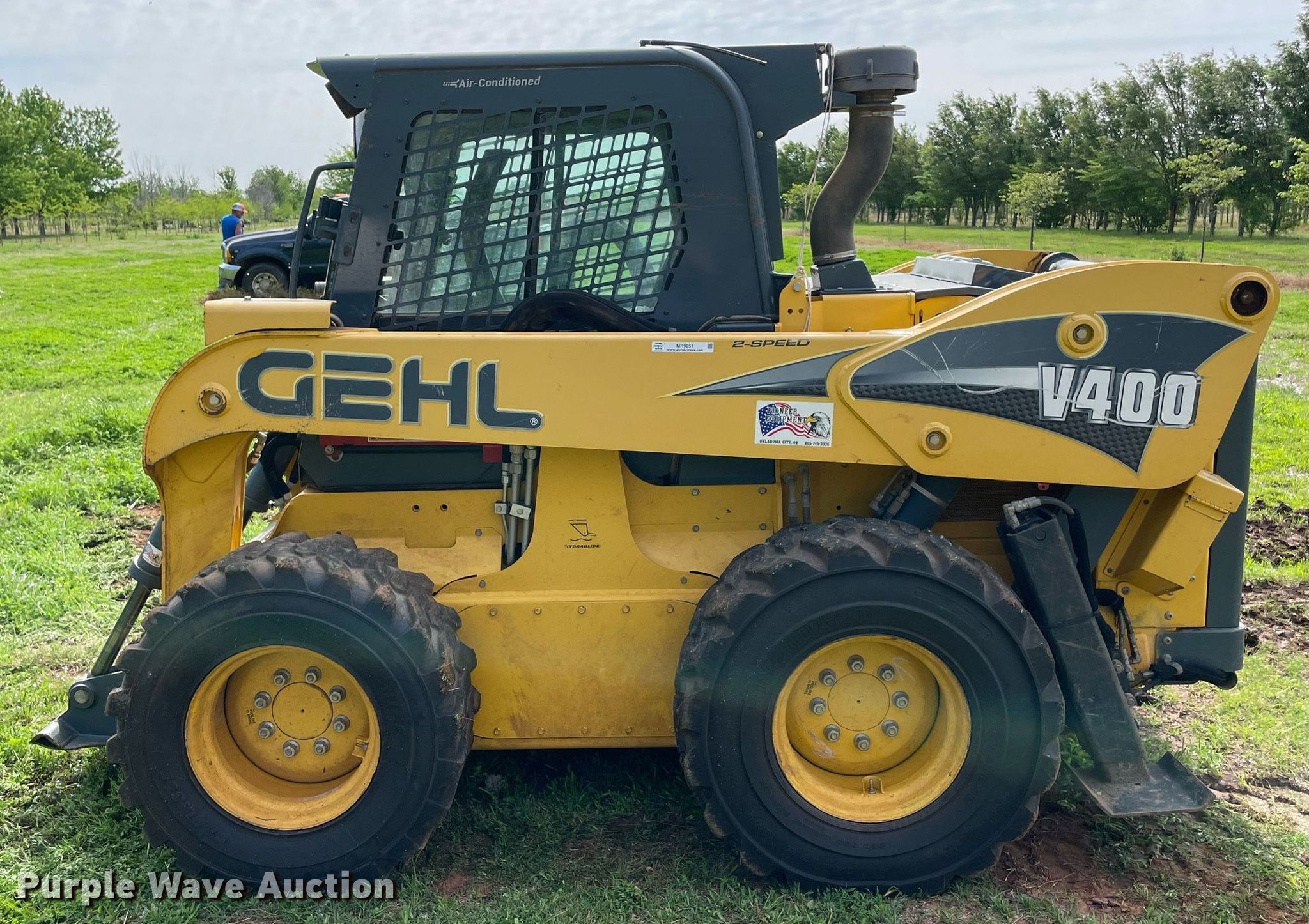 2014 Gehl V400 skid steer loader in Goldsby, OK | Item MR9051 sold | Purple Wave
