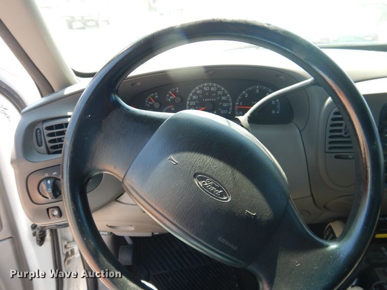 1997 Ford Expidition SUV in Lawton, OK | Item DL0383 sold | Purple Wave