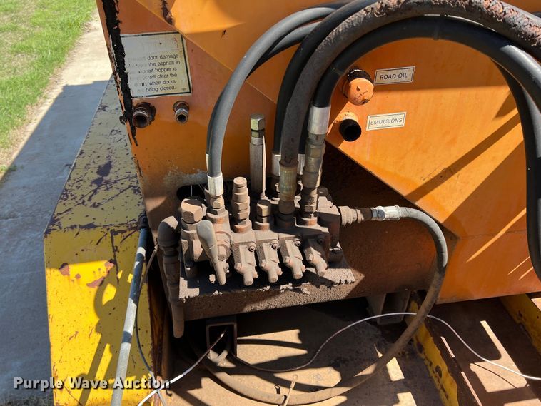 Pro Patch pot hole patcher in Pampa, TX | Item LB9295 for sale | Purple ...