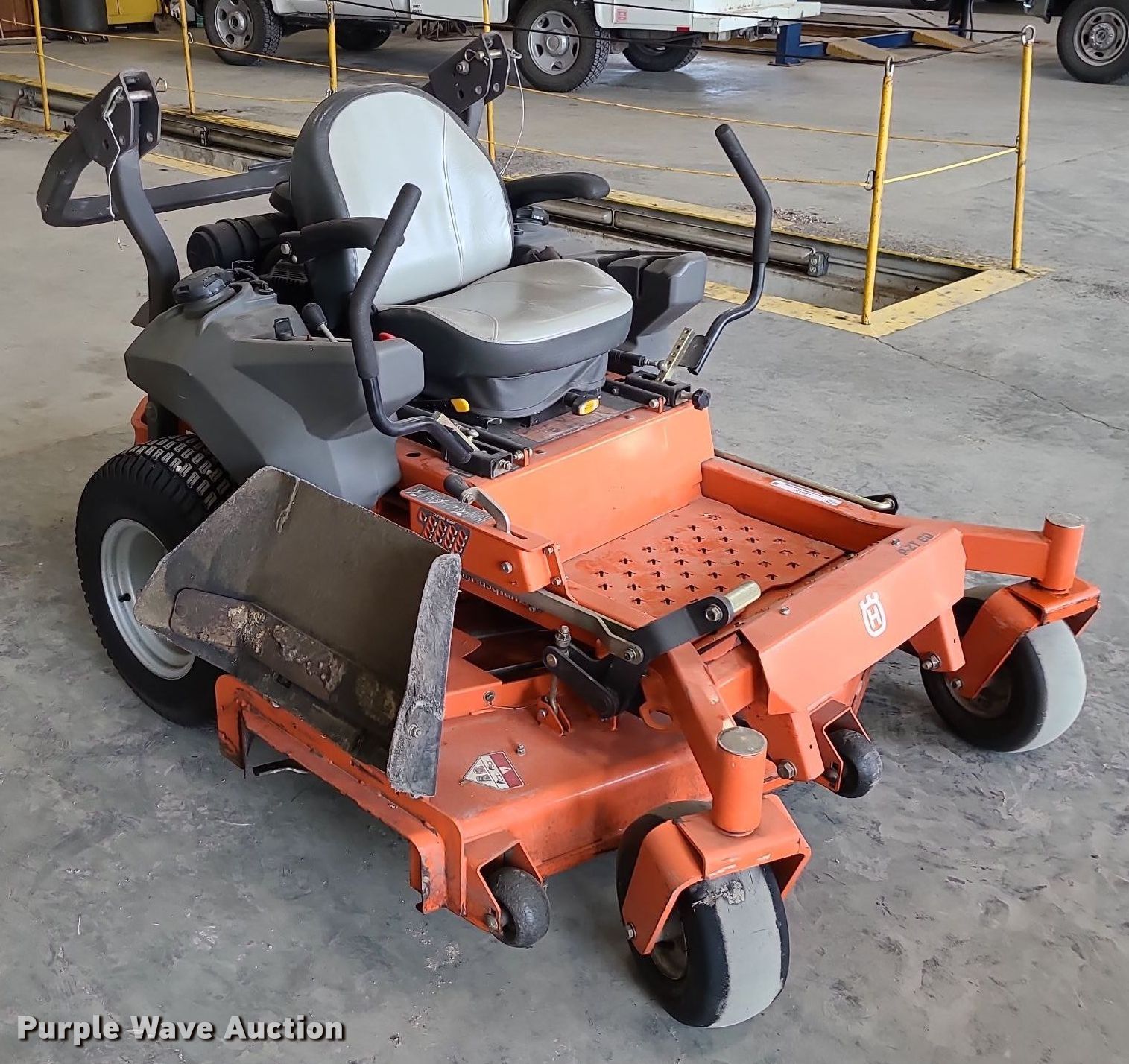Husqvarna PZT60 ZTR lawn mower in Marshall, MO | Item LE9130 sold | Purple Wave