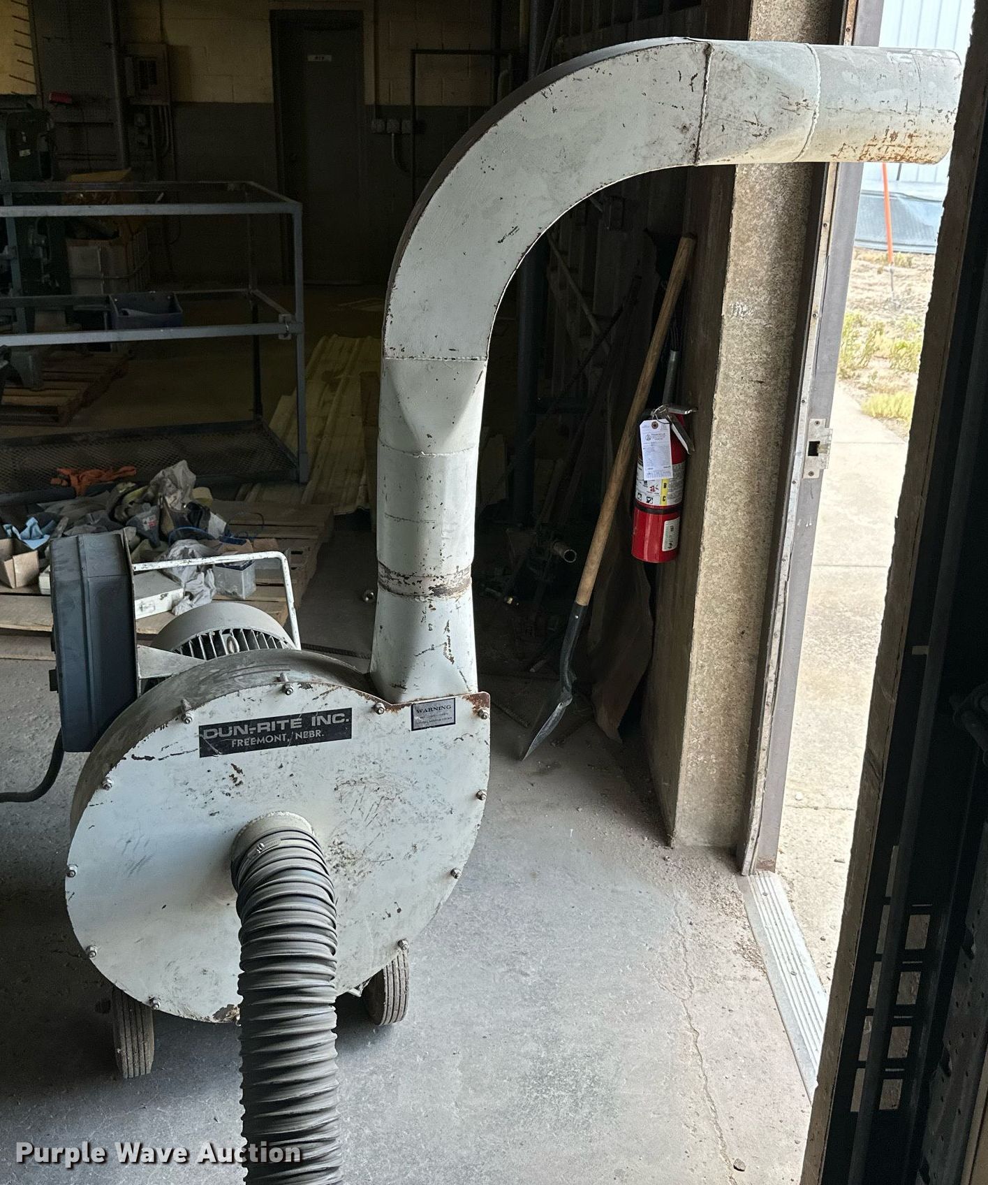 Dun-rite whirlwind vacuum in Hays, KS | Item KL9020 sold | Purple Wave