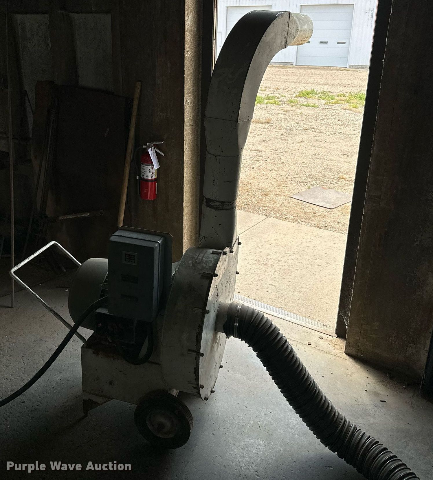 Dun-rite whirlwind vacuum in Hays, KS | Item KL9020 sold | Purple Wave