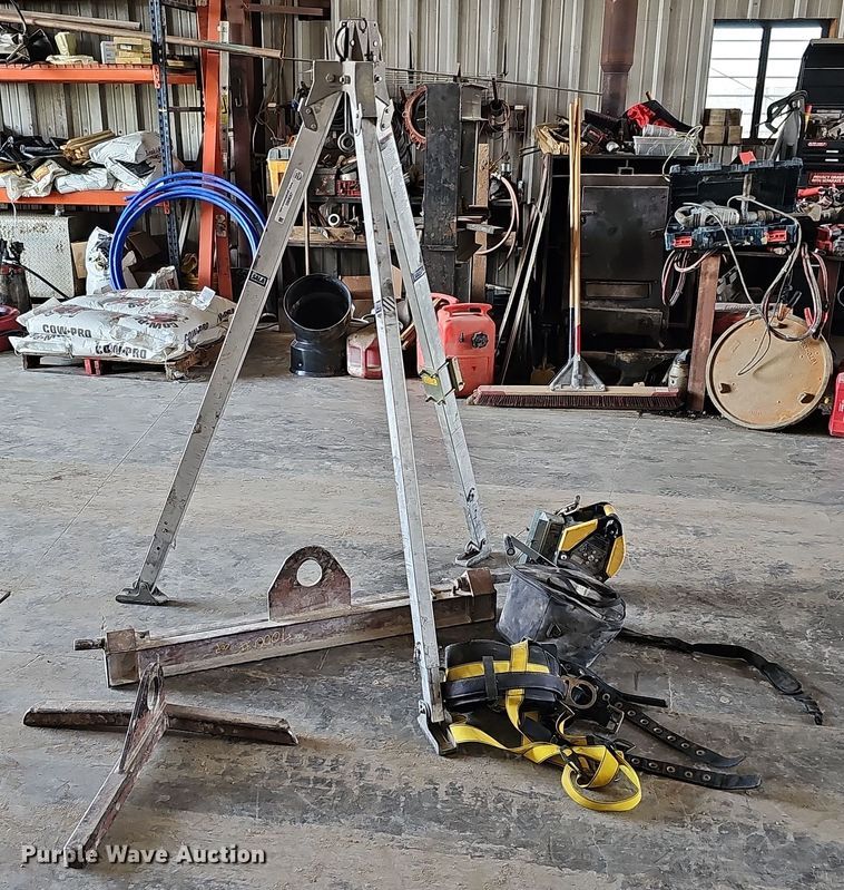 2012 DBI/SALA 8000000 manhole cover hoist system in Saint Joseph, MO ...