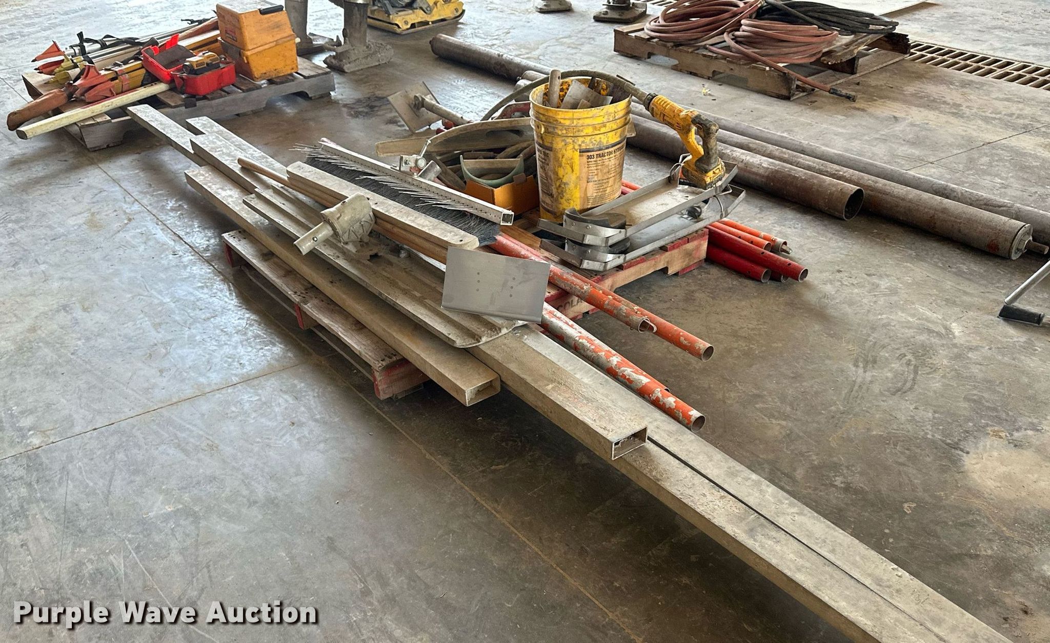 Concrete equipment in Saint Joseph, MO | Item JX9046 sold | Purple Wave