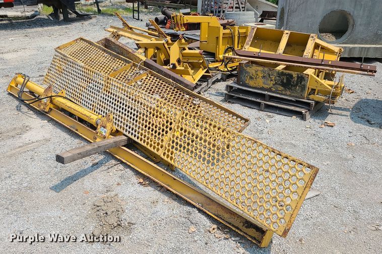 Gomaco paver parts in Pleasant Hill, MO | Item LE9234 sold | Purple Wave