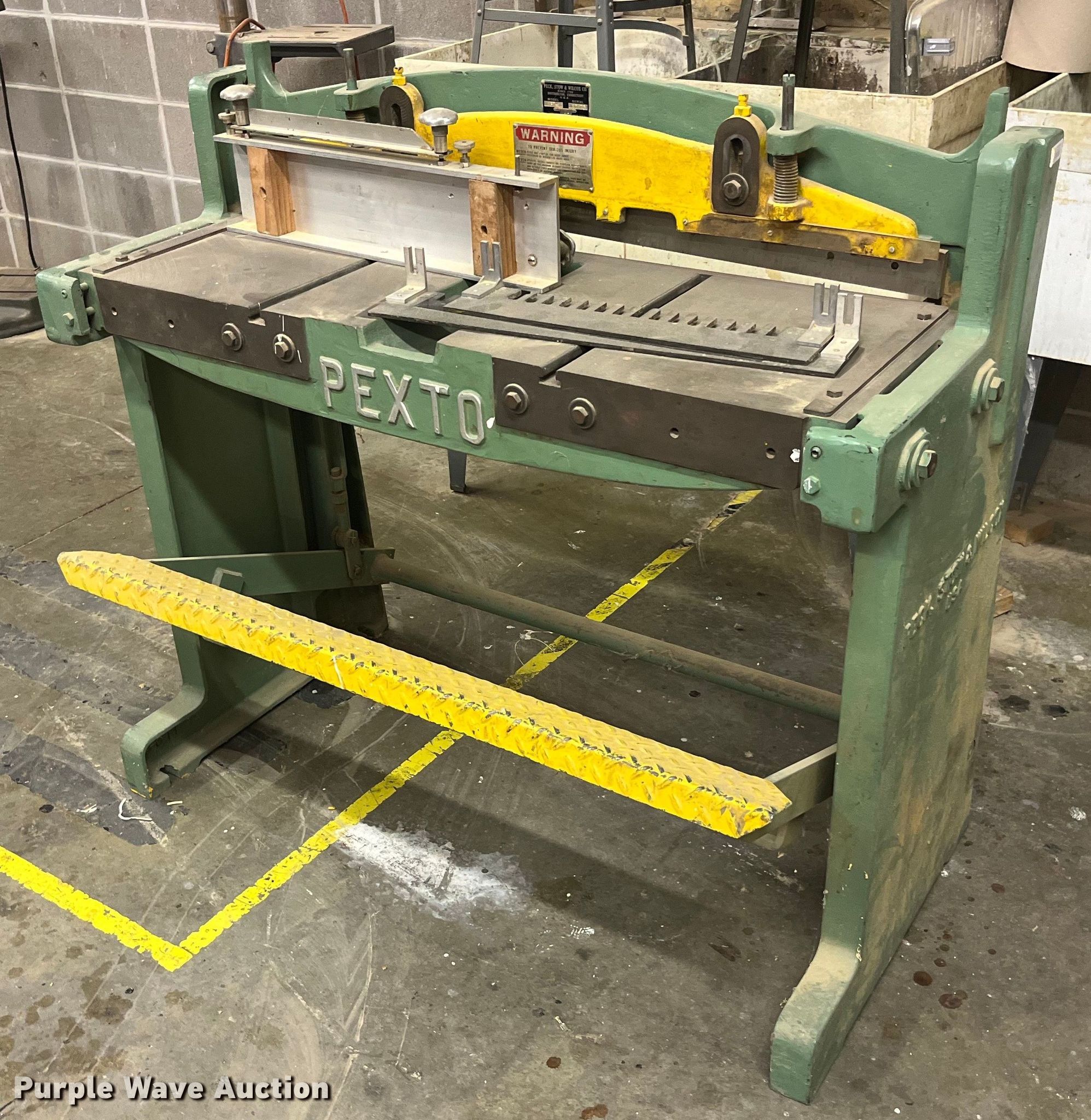 Pexto 137-L shear in Corydon, IA | Item MG9288 sold | Purple Wave