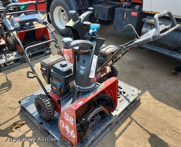(2) Toro Snowmaster snow blowers in Elgin, IL | Item DS8965 sold ...