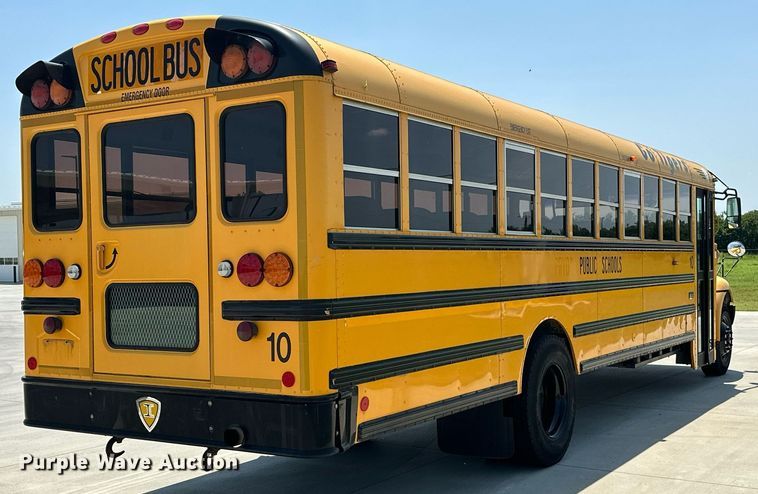 2005 IC CE200 school bus in Pryor, OK | Item MB9604 sold | Purple Wave