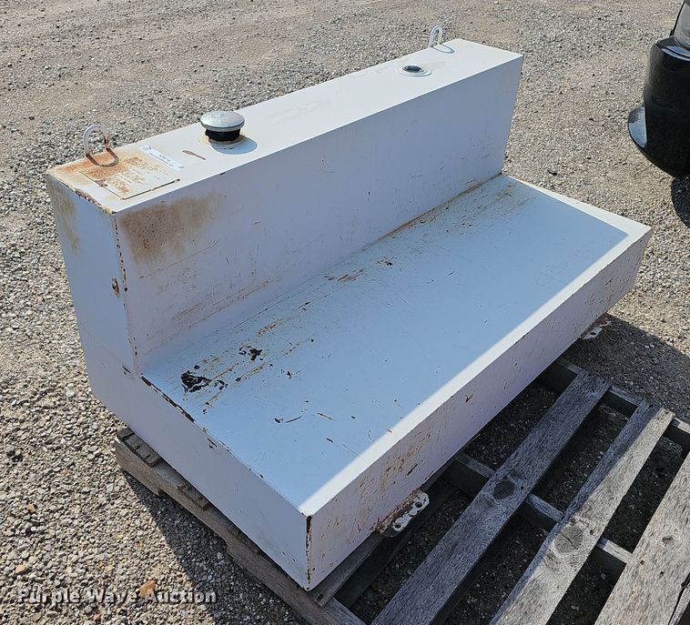 Delta 48000 fuel tank in Lebanon, MO | Item NT9716 sold | Purple Wave