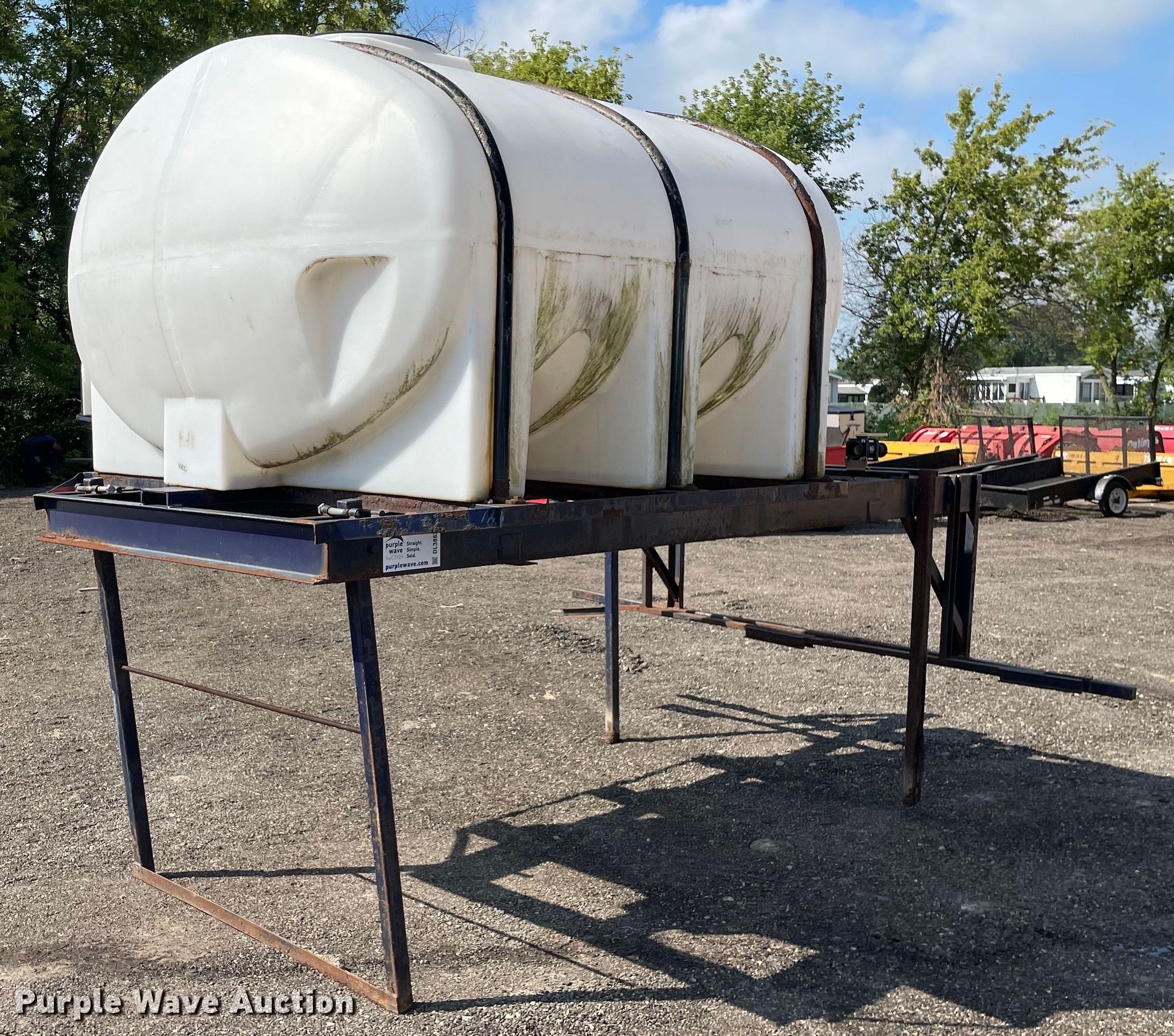 Poly tank in Elgin, IL | Item DL3883 for sale | Purple Wave