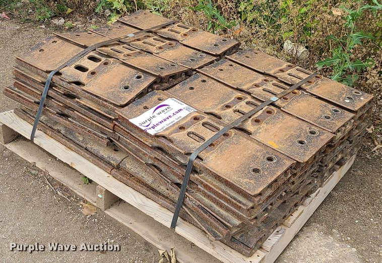 18.5"W triple grouser steel track pads in Kansas City, MO | Item DC6002 ...