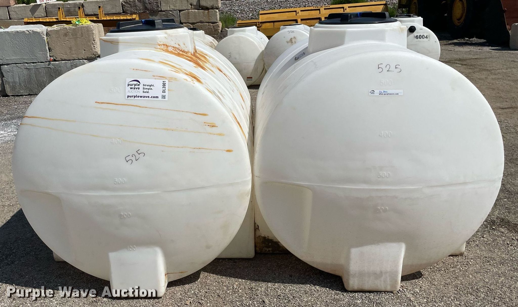 (2) 525 gallon poly tanks in Elgin, IL | Item DL3900 for sale | Purple Wave
