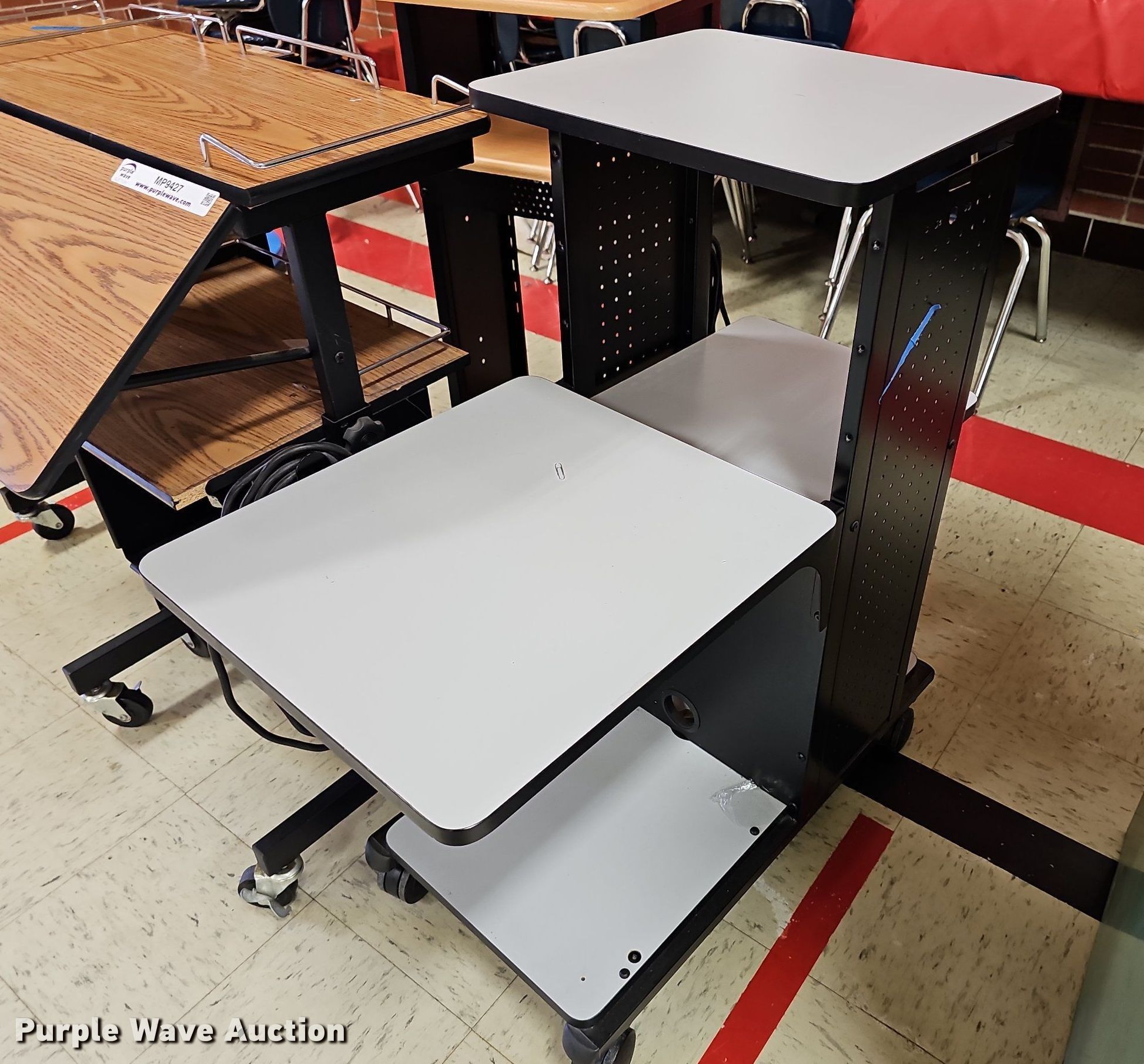 (5) Projector carts in Junction City, KS | Item MP9427 sold | Purple Wave