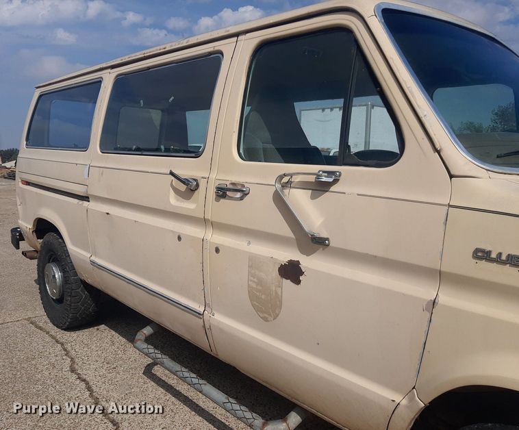 1988 Ford Club Wagon van in Winfield, KS | Item KD9244 sold | Purple Wave