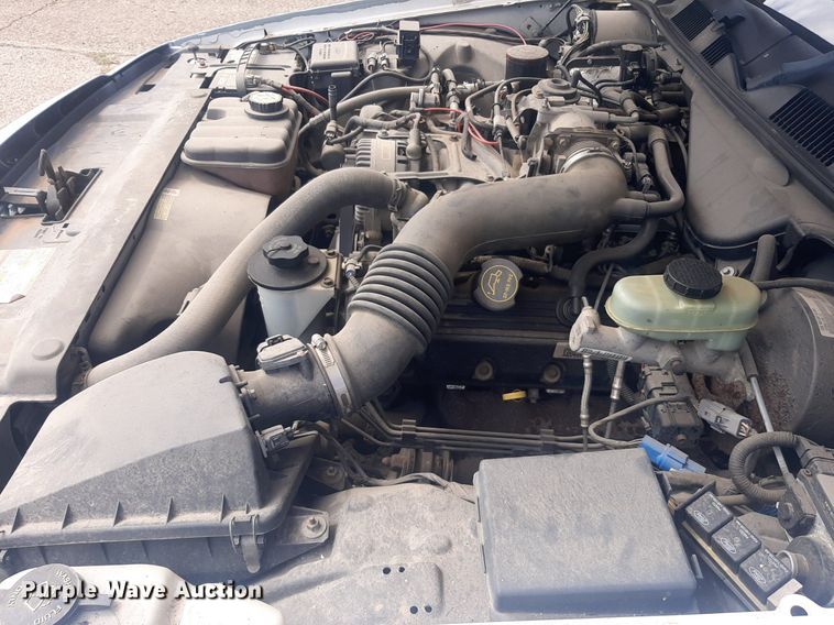 2001 Ford Crown Victoria in Winfield, KS | Item KD9251 sold | Purple Wave