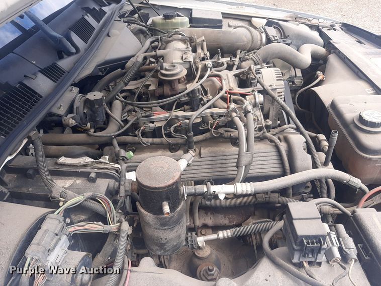 2001 Ford Crown Victoria in Winfield, KS | Item KD9251 sold | Purple Wave