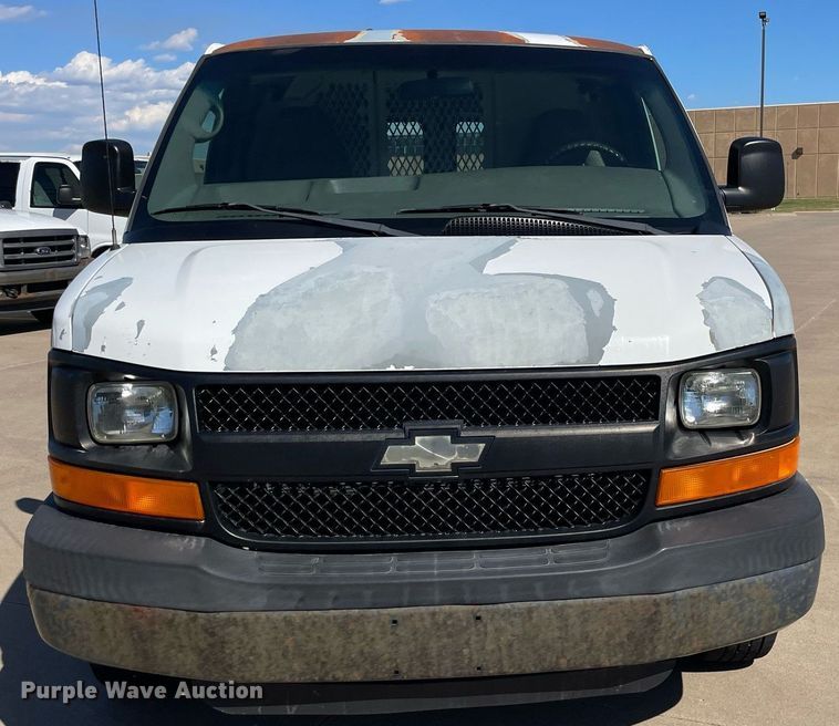 2005 Chevrolet Express 2500 van in Wichita, KS | Item NX9858 sold ...