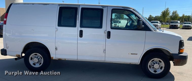 2005 Chevrolet Express 2500 van in Wichita, KS | Item NX9858 sold ...