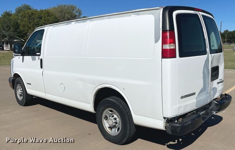 2005 Chevrolet Express 2500 van in Wichita, KS | Item NX9869 sold ...