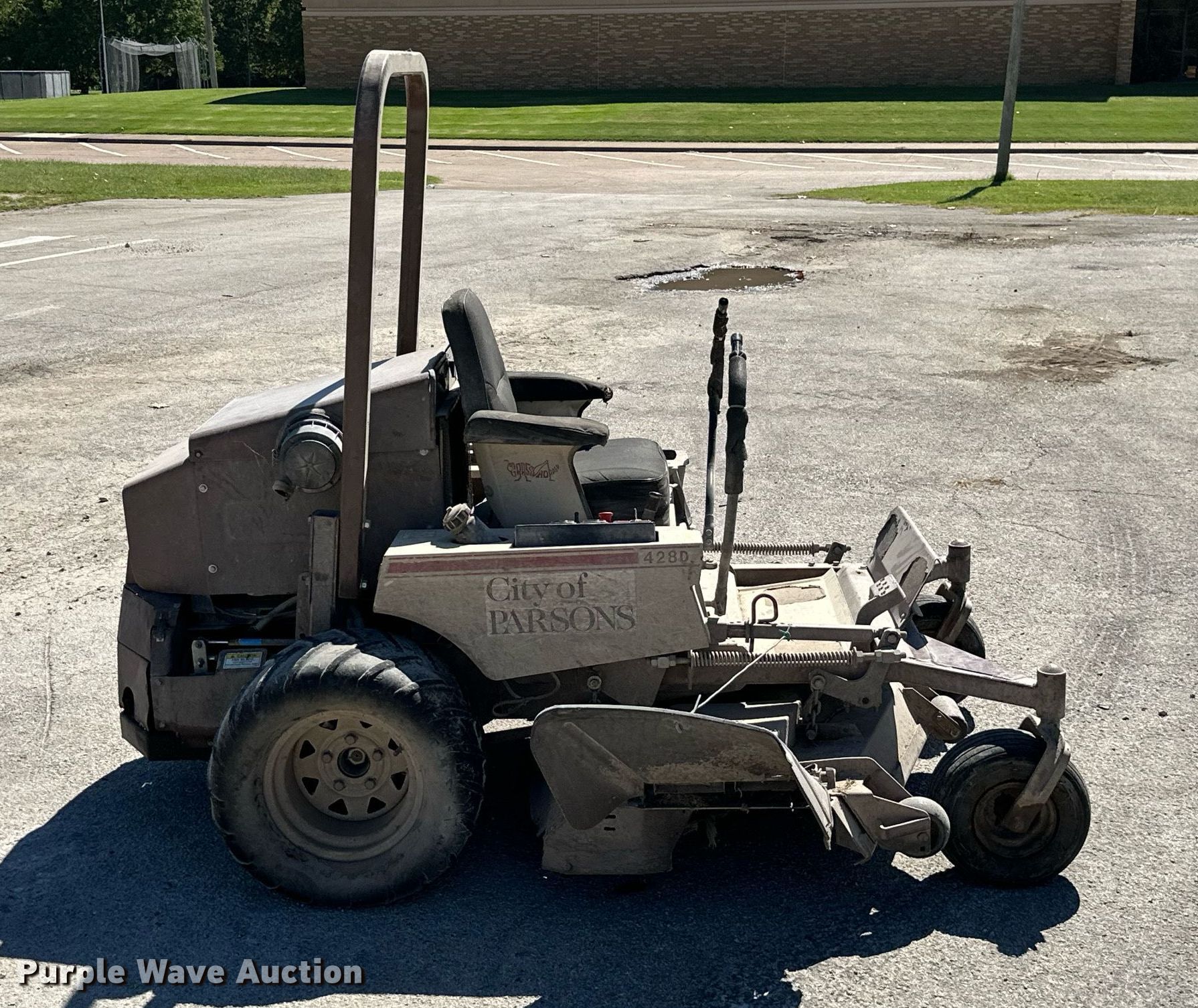 2005 Grasshopper 428D ZTR lawn mower in Parsons, KS | Item DM6483 sold ...