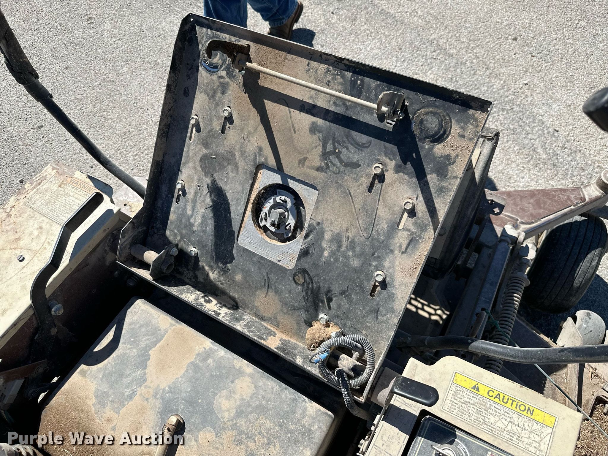 2005 Grasshopper 428D ZTR lawn mower in Parsons, KS | Item DM6483 sold ...