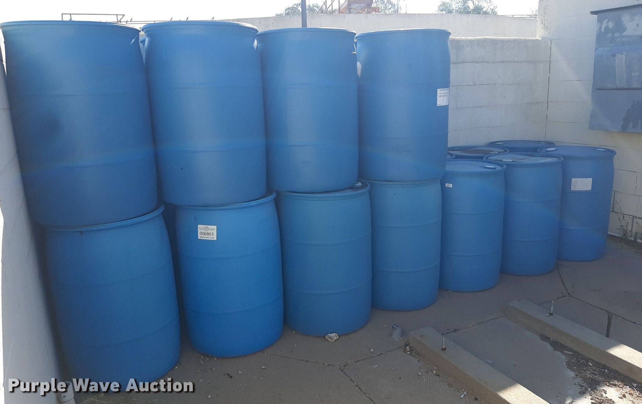(22) poly barrels in South Hutchinson, KS | Item OF9482 sold | Purple Wave