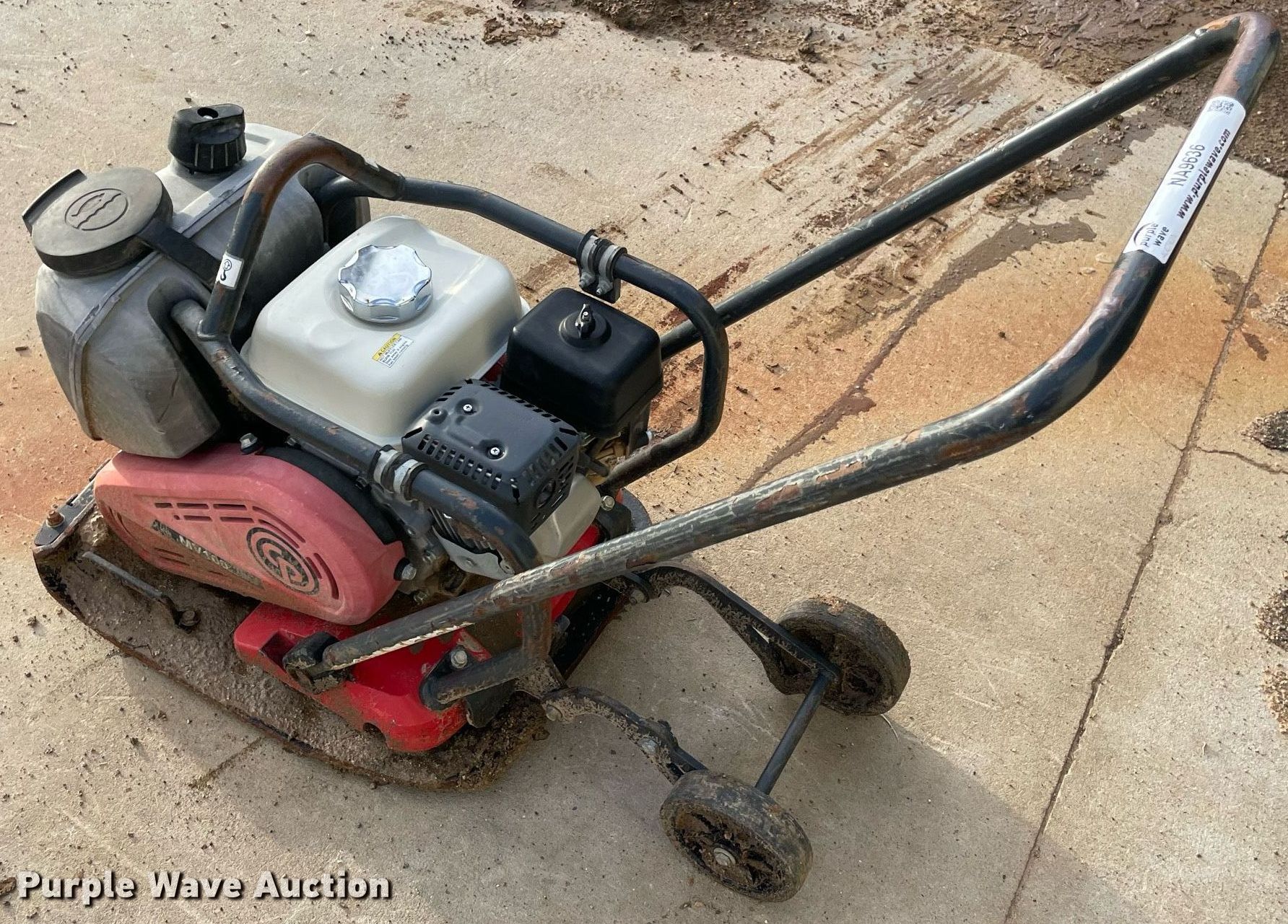 Chicago Pneumatic MV100 plate compactor in Kingston, OK | Item NA9636 ...